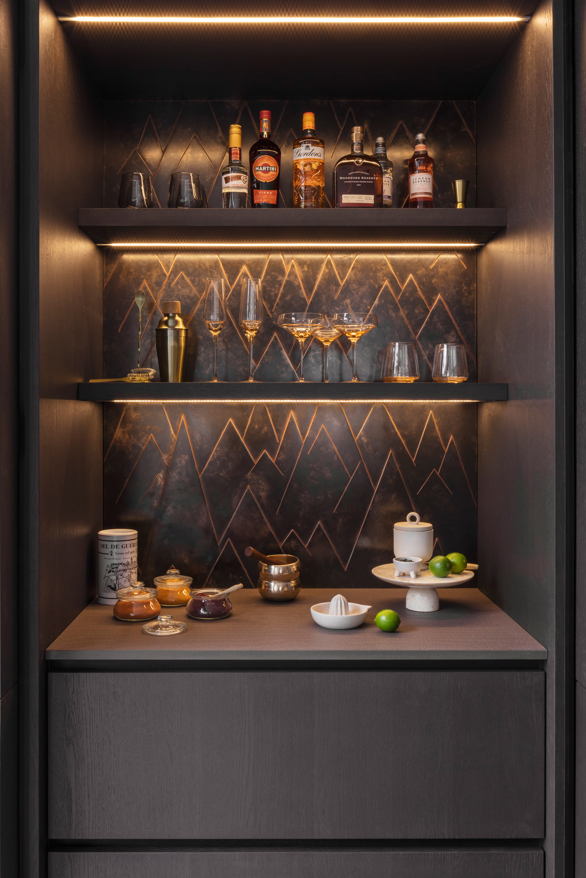 How to Design a Luxurious Home Bar to Elevate Entertaining | Extreme Design