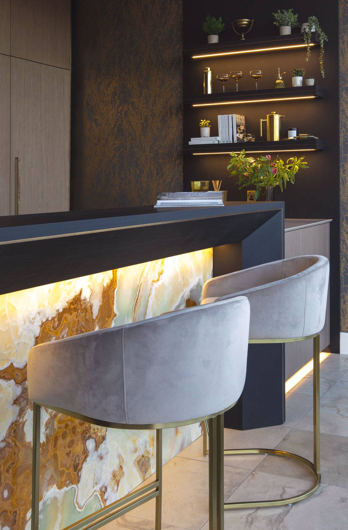 How to Design a Luxurious Home Bar to Elevate Entertaining | Extreme Design